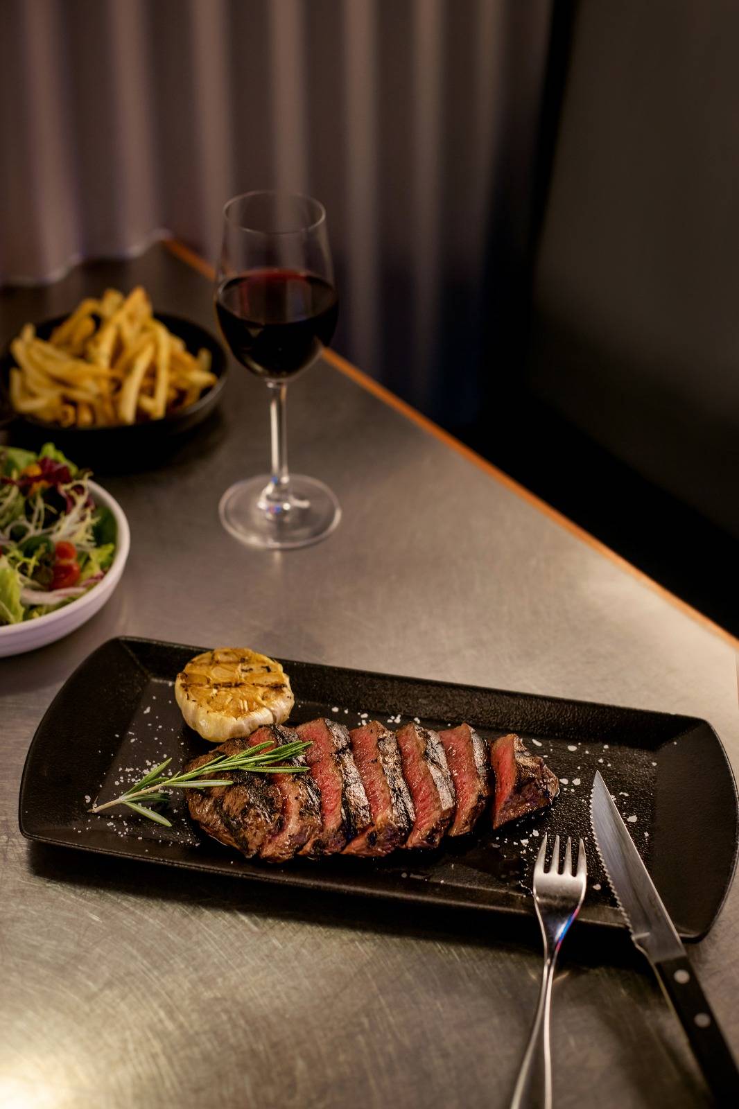 Top Blade Steak Lab VS PPPP扒房開中環分店 $150牛扒＋任食薯條 新店限定四款豬Menu｜區區搵食 | 飲食 | 新假期