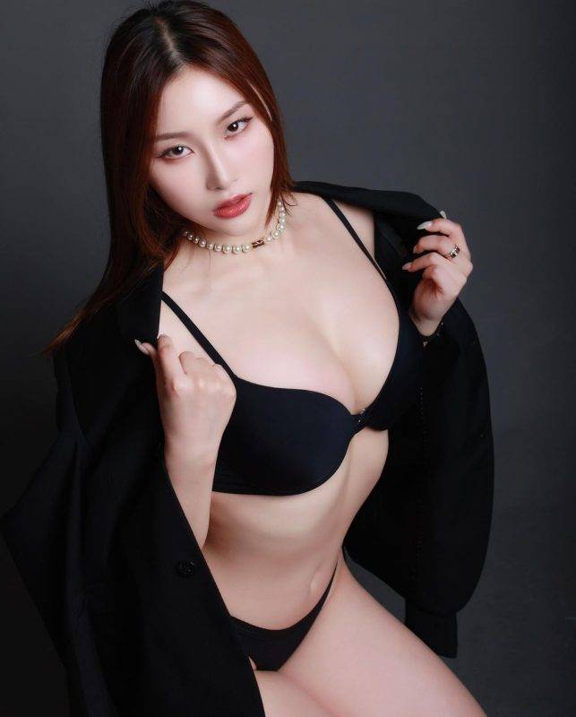 健身KOL SauSau 高級餐廳晒內衣紅到去台灣 自拍脫衣片驚現霍哥焫著網民 | 影視娛樂 | 新假期